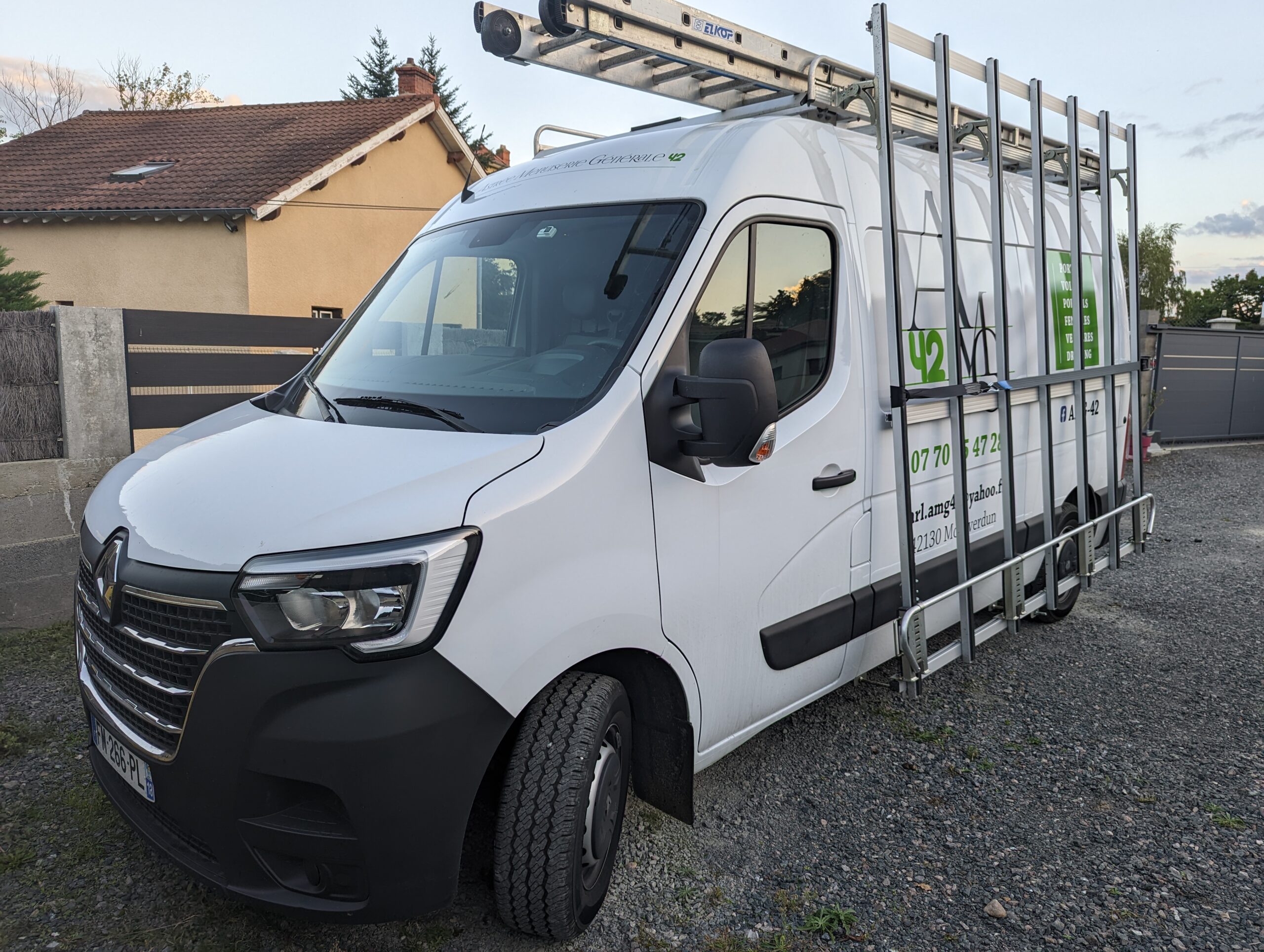 Menuisier à Boën-sur-Lignon (Loire, 42), PVC, bois, alu, hybride - AMG 42